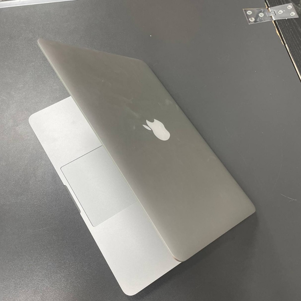 Apple Apple MACBOOK PRO 11/1 A1502 8GB 256GB Silver - Own4Less